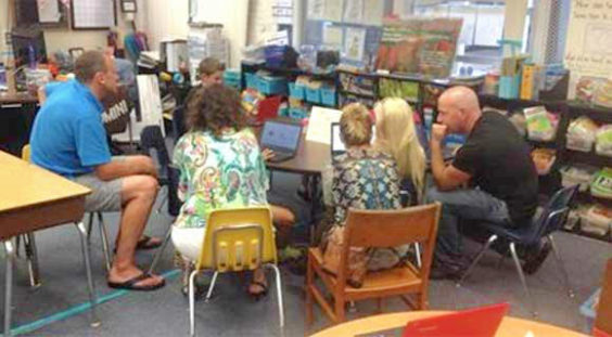 Tropical Elementary Students Show Parents How 21st Centrury Technolgy ...