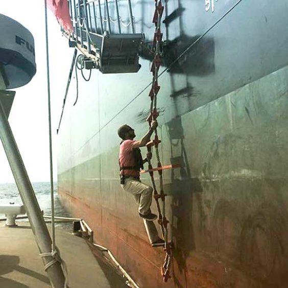 VIDEO OF THE DAY: Canaveral Harbor Pilots Have the Toughest 'Commute ...