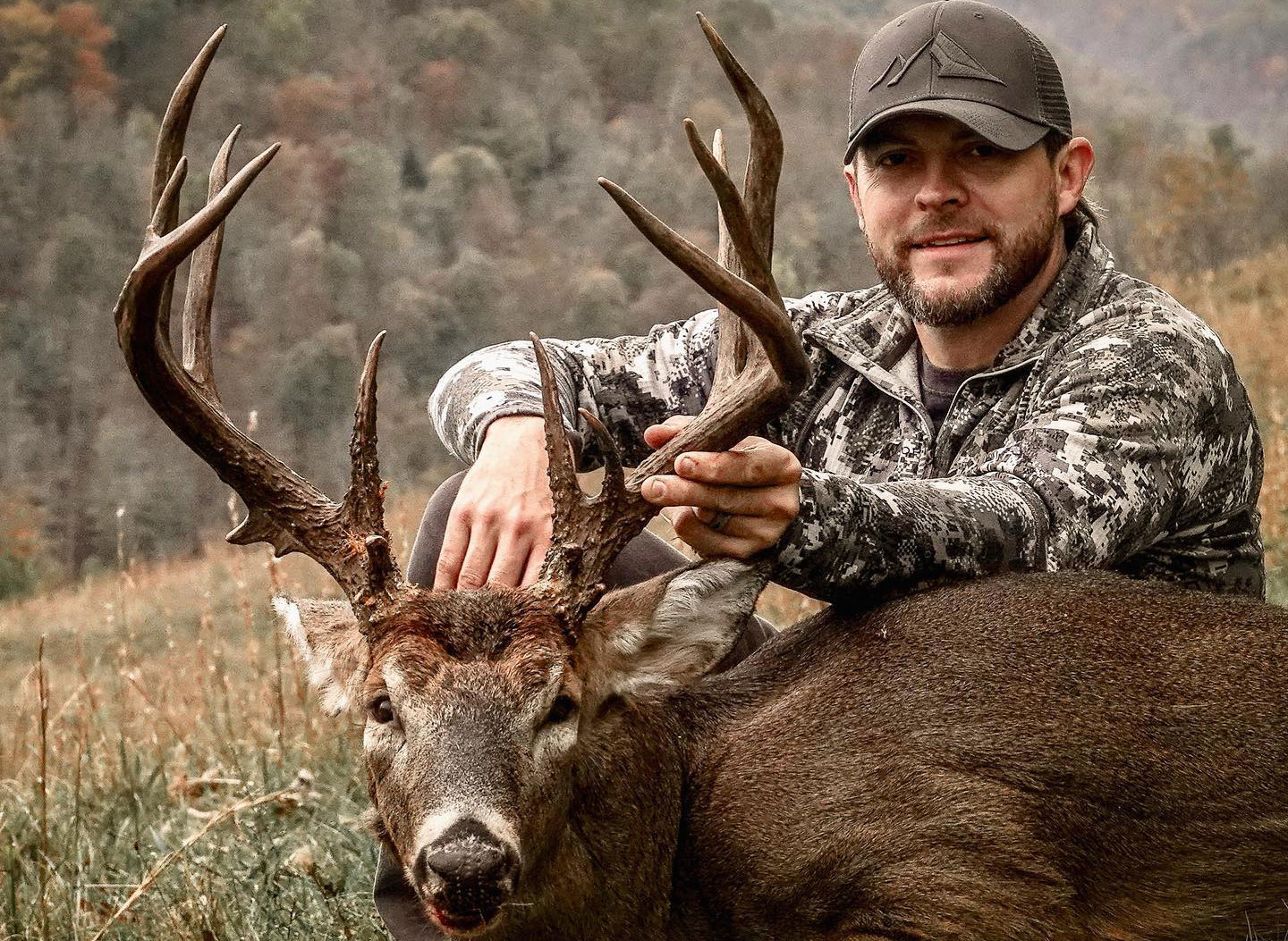 Deer Hunter Takes Down Massive 17-Point Buck After Tracking it For Six ...
